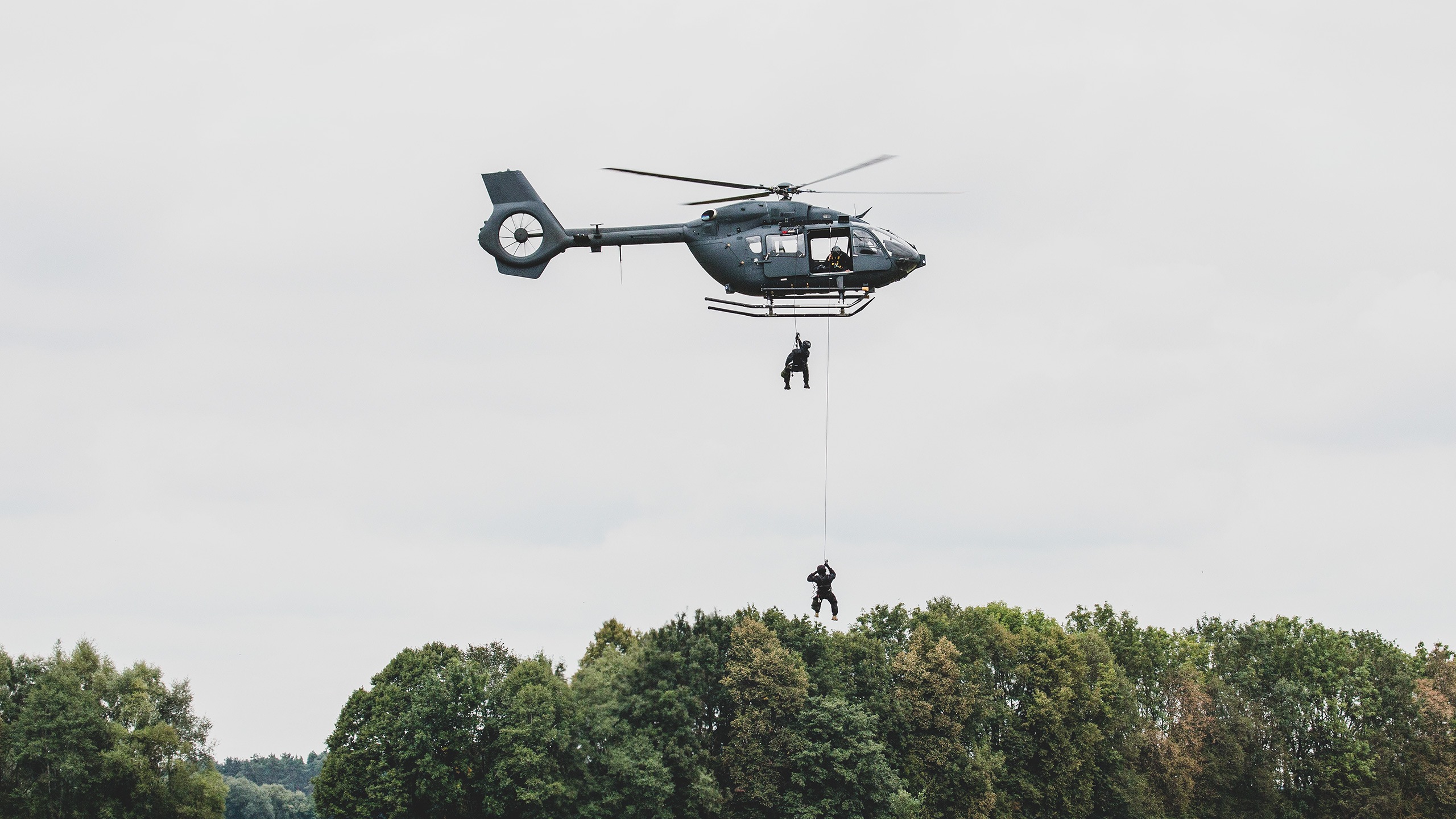 ecms Aviation Systems - Anspruchsvolles Helikopter Equipment